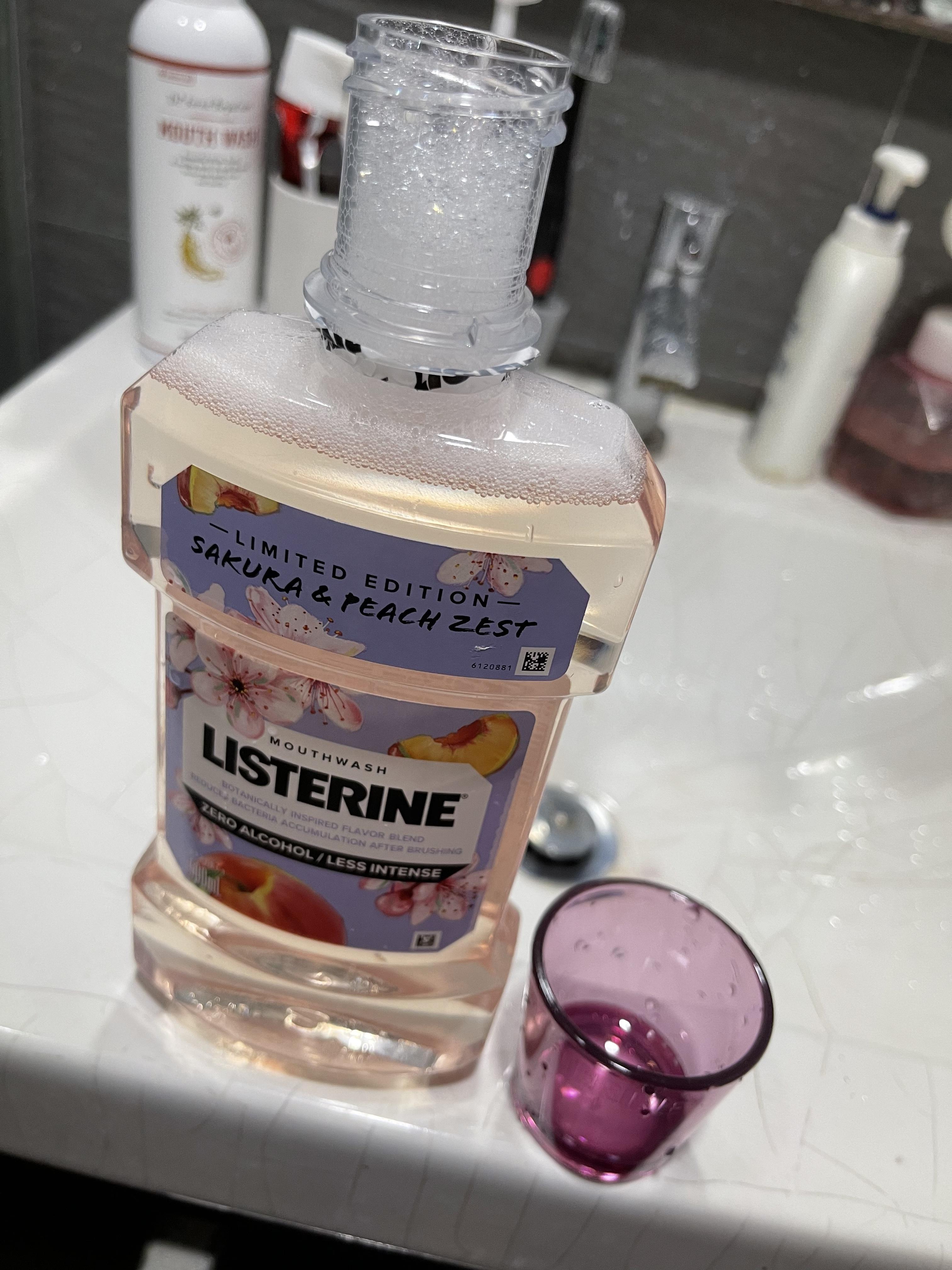 Sakura & peach mouthwash by Listerine : review - Oral care ...
